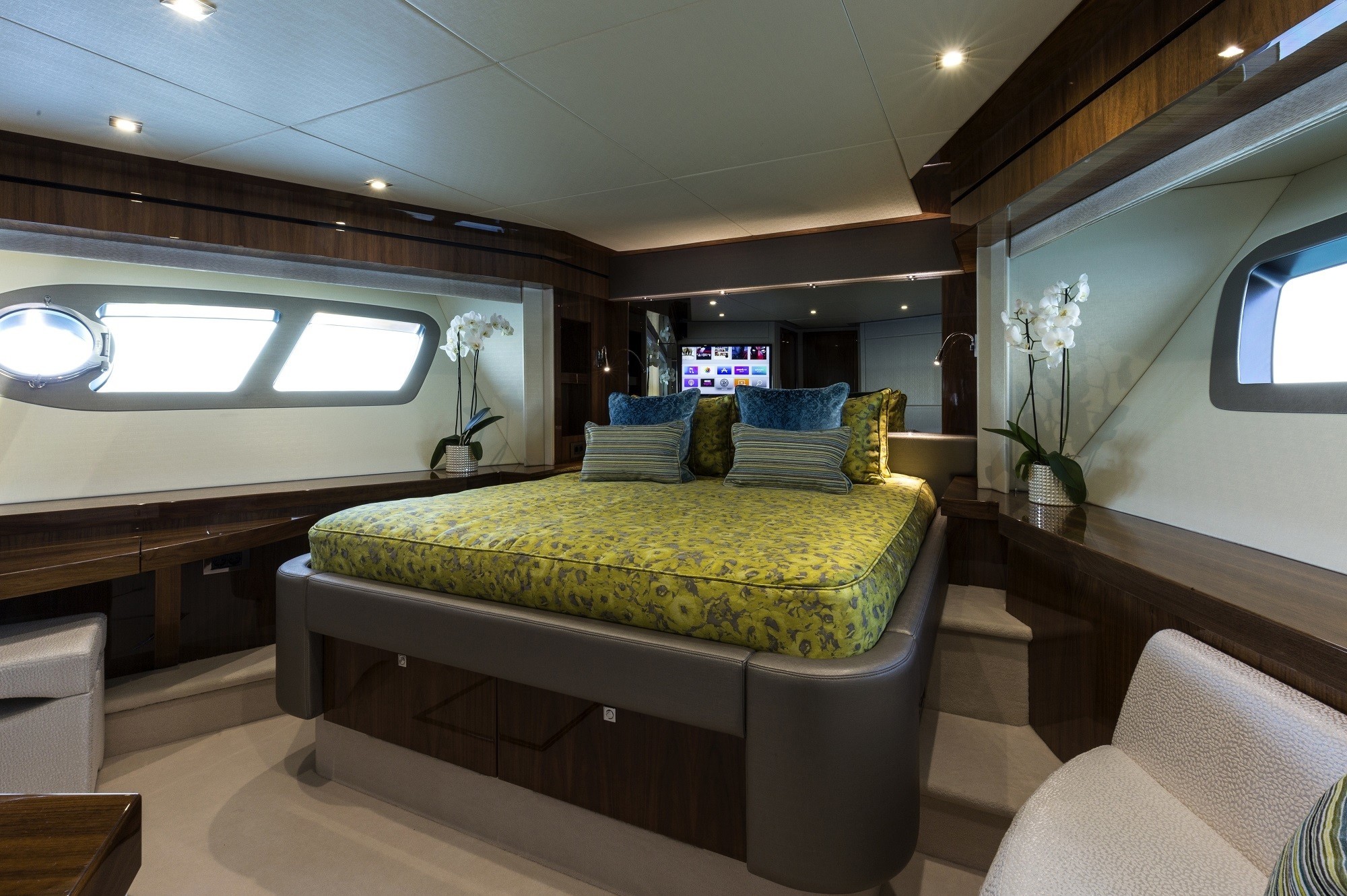 Yacht Spontaneous, a Sunseeker 28 Metre Superyacht | CHARTERWORLD ...